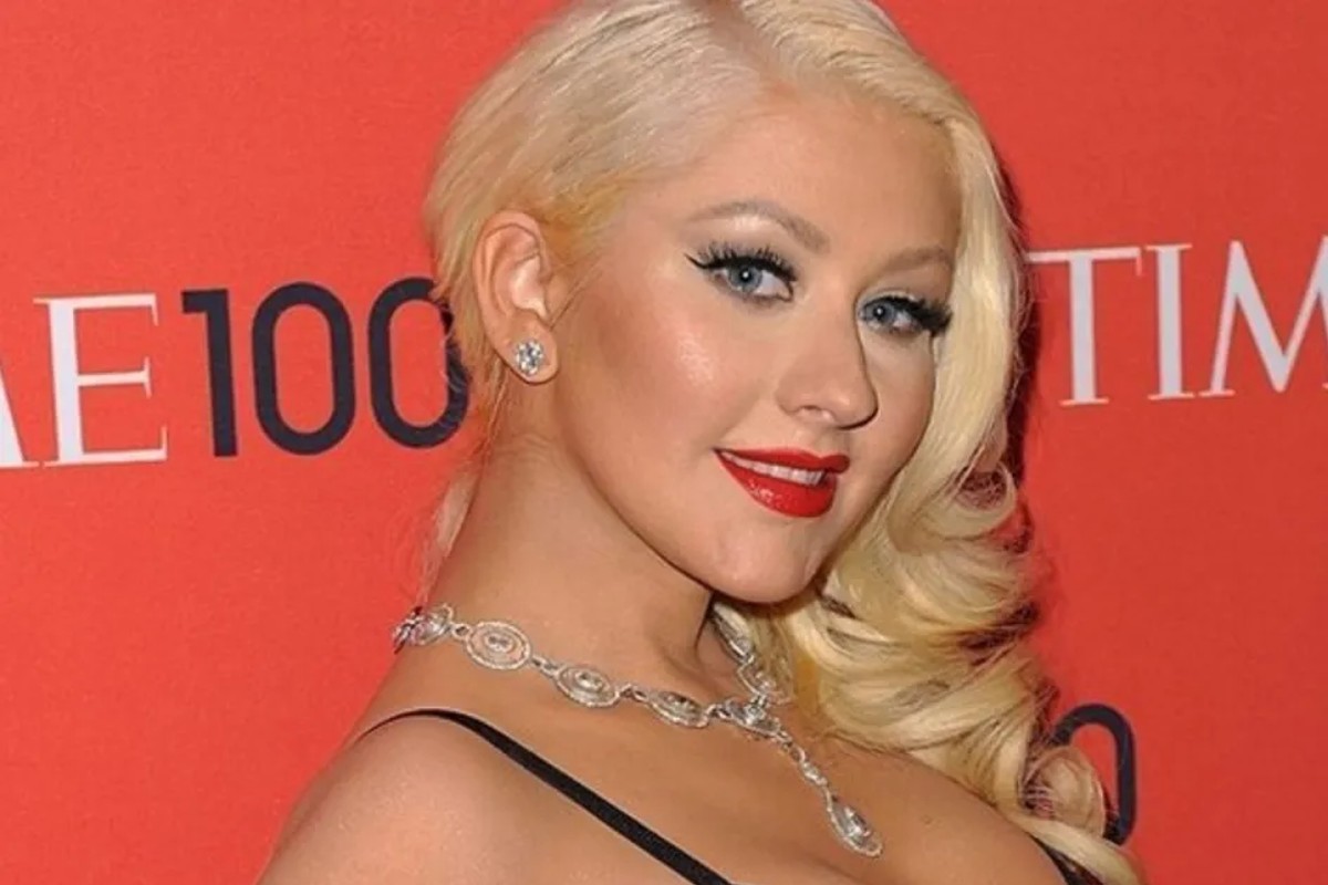 Christina Aguilera estrena un tinte color rojo en el video 'Pa mis ...