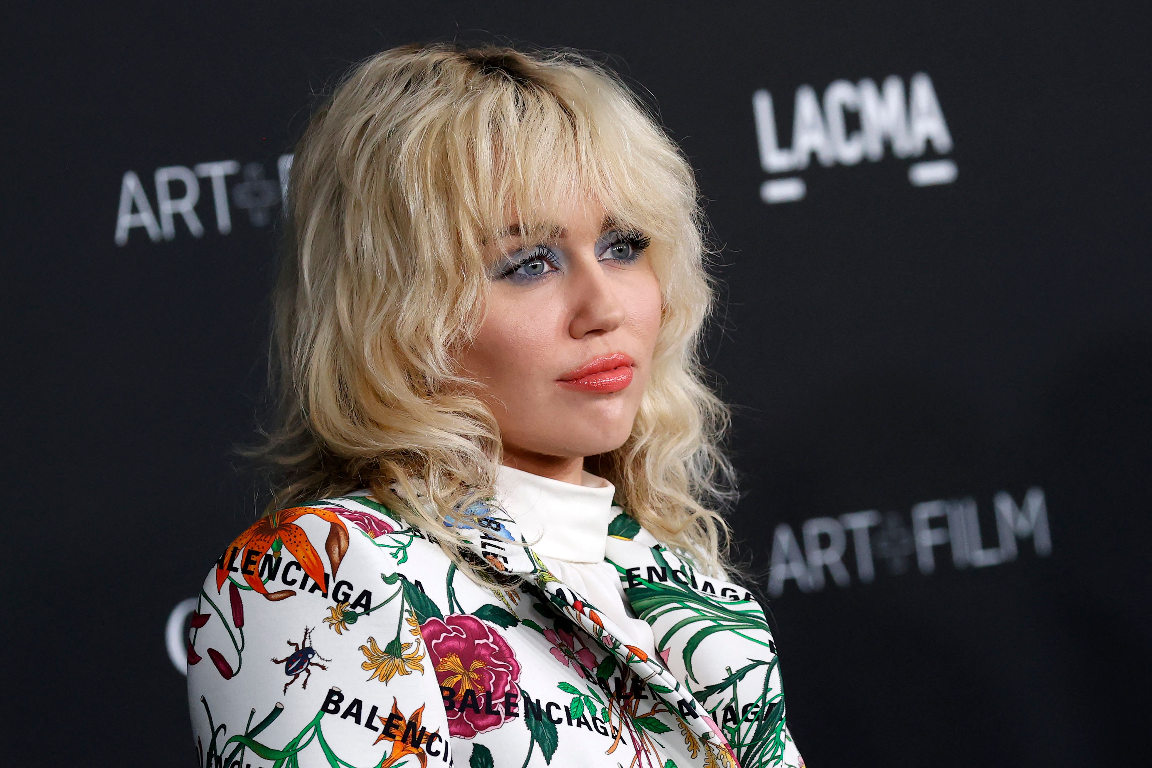 Look del día: Miley Cyrus le dio la bienvenida al Año Nuevo con ...