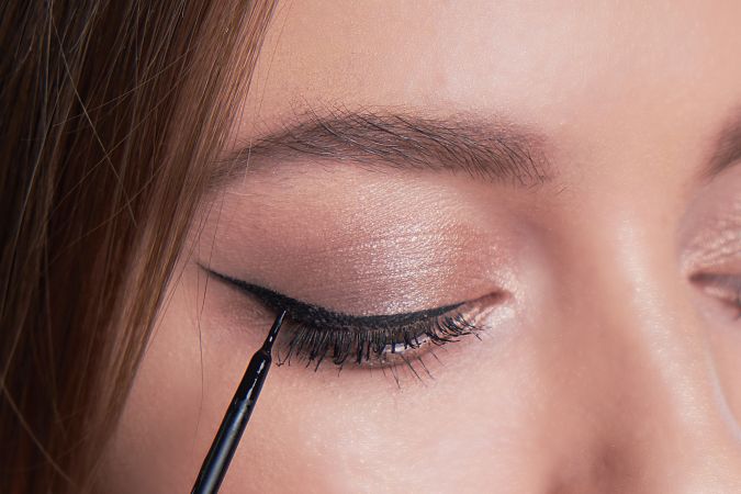 Párpados caídos: cómo delinear los ojos para mejorar su aspecto - Bien ...