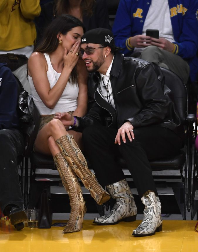 Kendall Jenner y Bad Bunny combinan su calzado con estampado animal ...