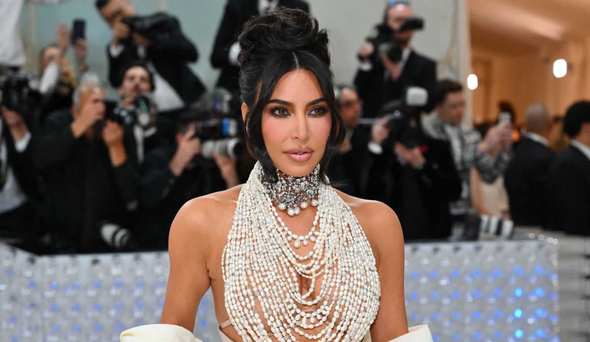 Messy bun: cómo imitar el peinado que usan Kendall Jenner y Kim ...