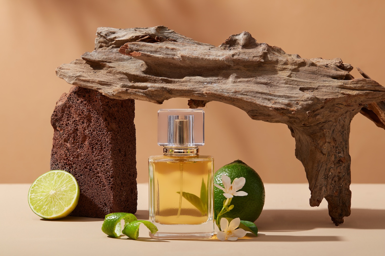 5 perfumes con notas limón verde que te dejarán un aroma fresco, ligero ...