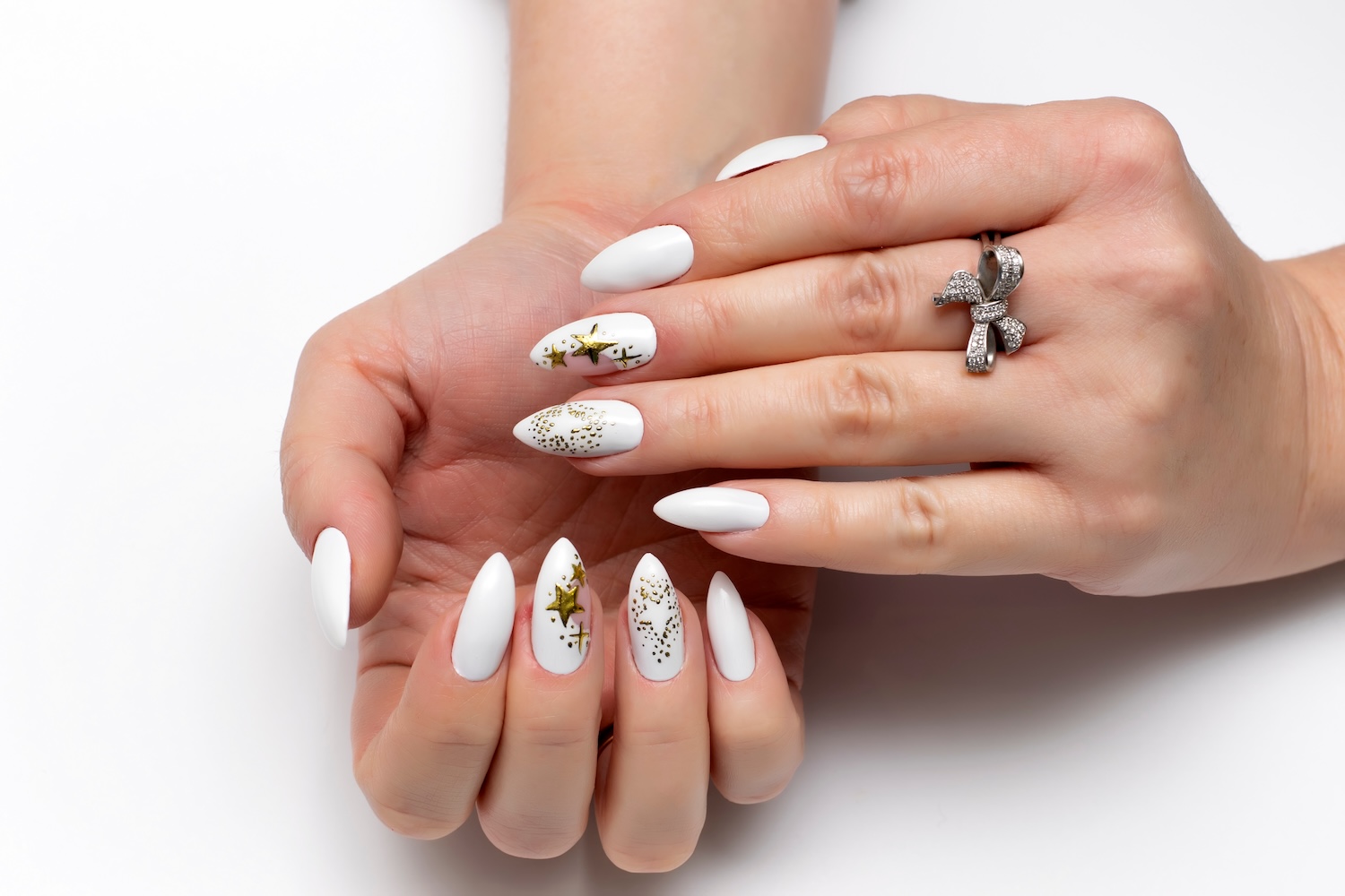 Uñas blancas para otoño/invierno: 4 diseños para inspirar tu próximo ...